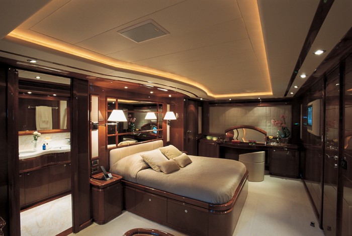 Yacht PANDORA, Custom Line (Ferretti Group) | CHARTERWORLD Luxury ...